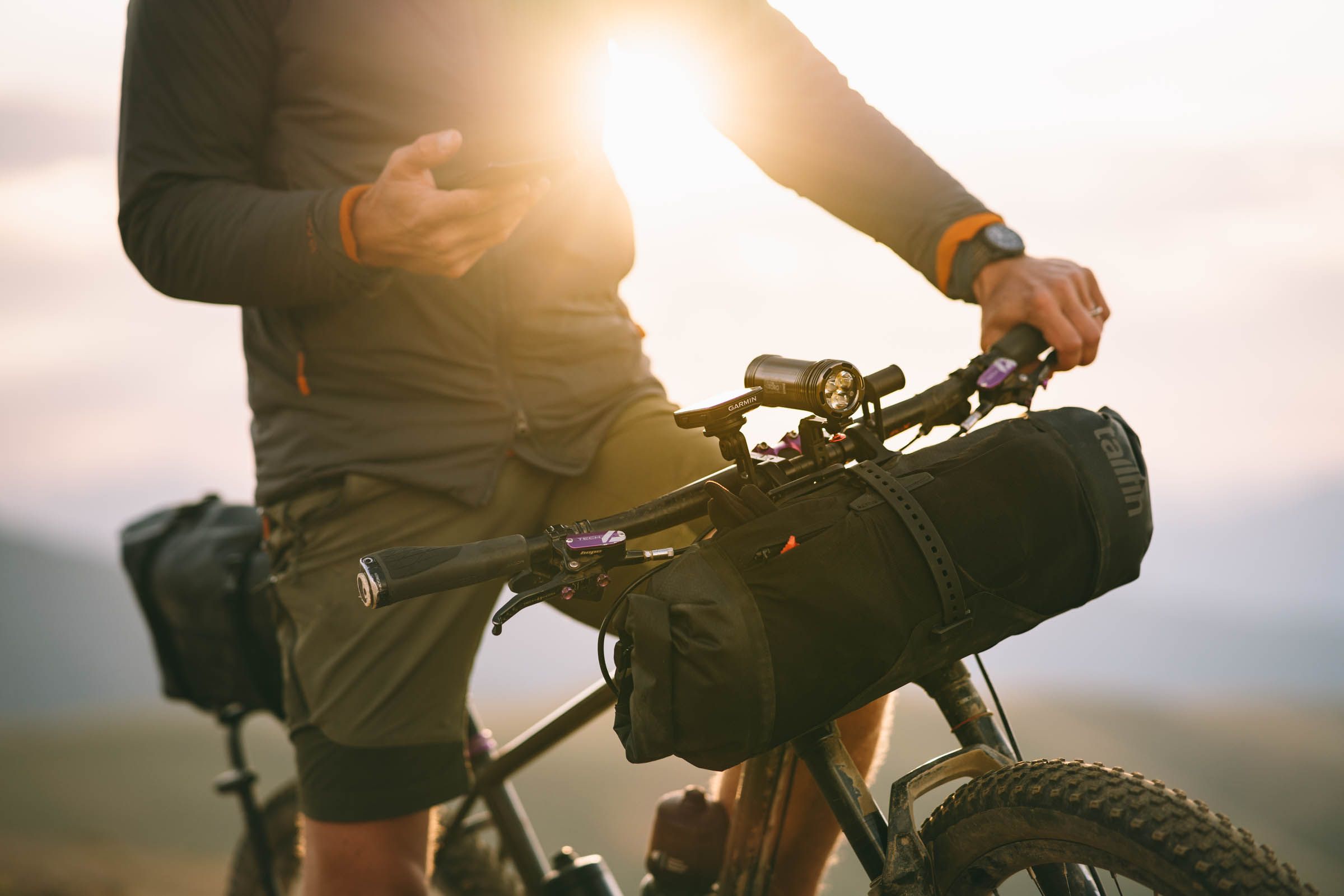 First Impressions on the Tailfin Bar Bag System - gravgrav